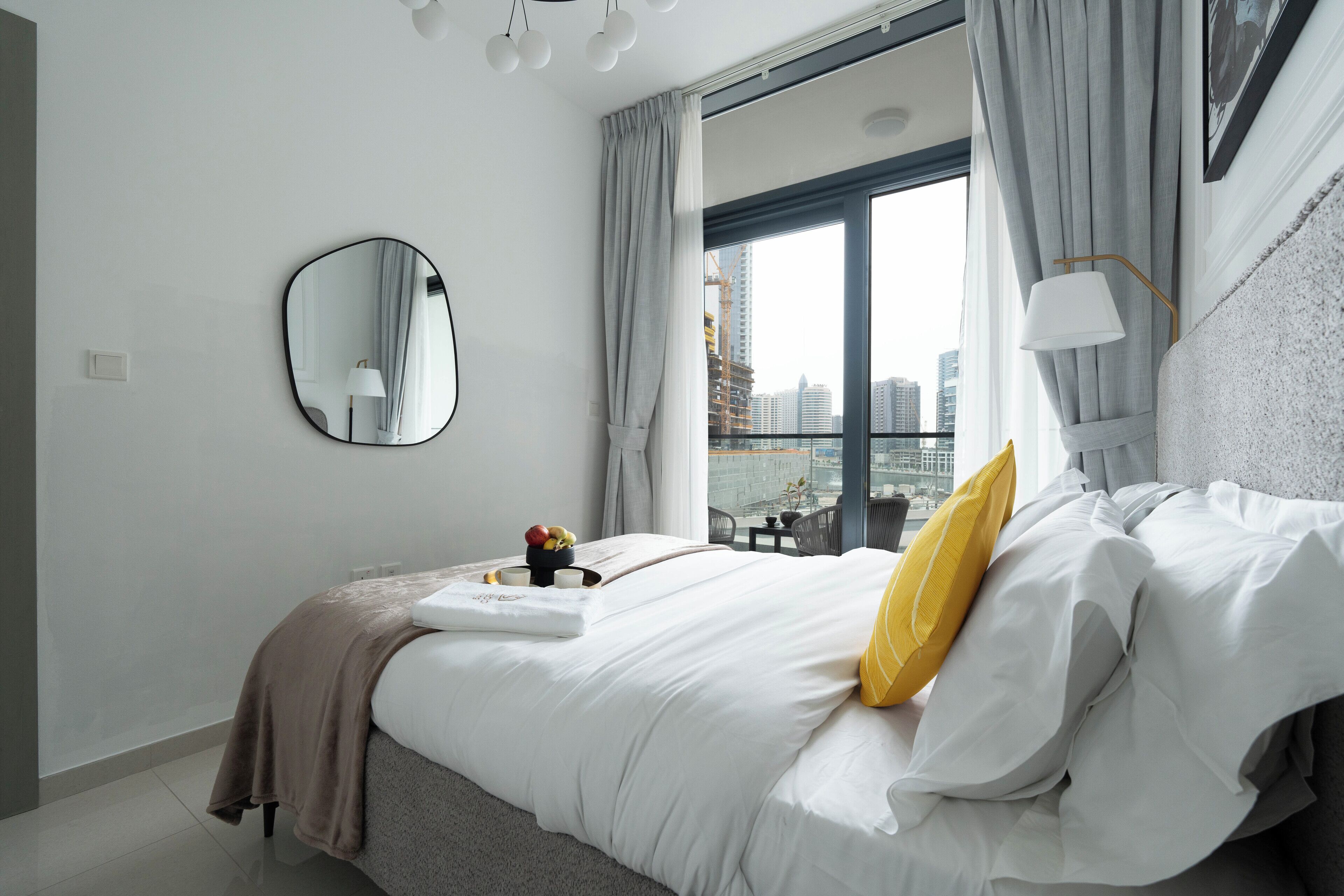 Apartamento Deluxe, 1 quarto, vista para o lago | Cofre no quarto, cortinas/cortinados opacos, ferro/tábua de engomar 