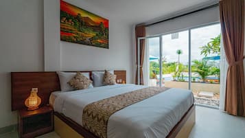 Estúdio Deluxe, vista para a piscina | Secretária, Wi-fi grátis