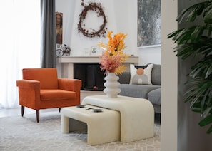 Hera Family Apartment | Sala | Smart TV de 50 polegadas com canais via satélite, Netflix