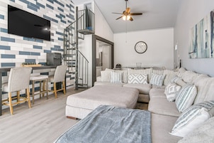 Casa (Multiple Bedrooms) | Interior