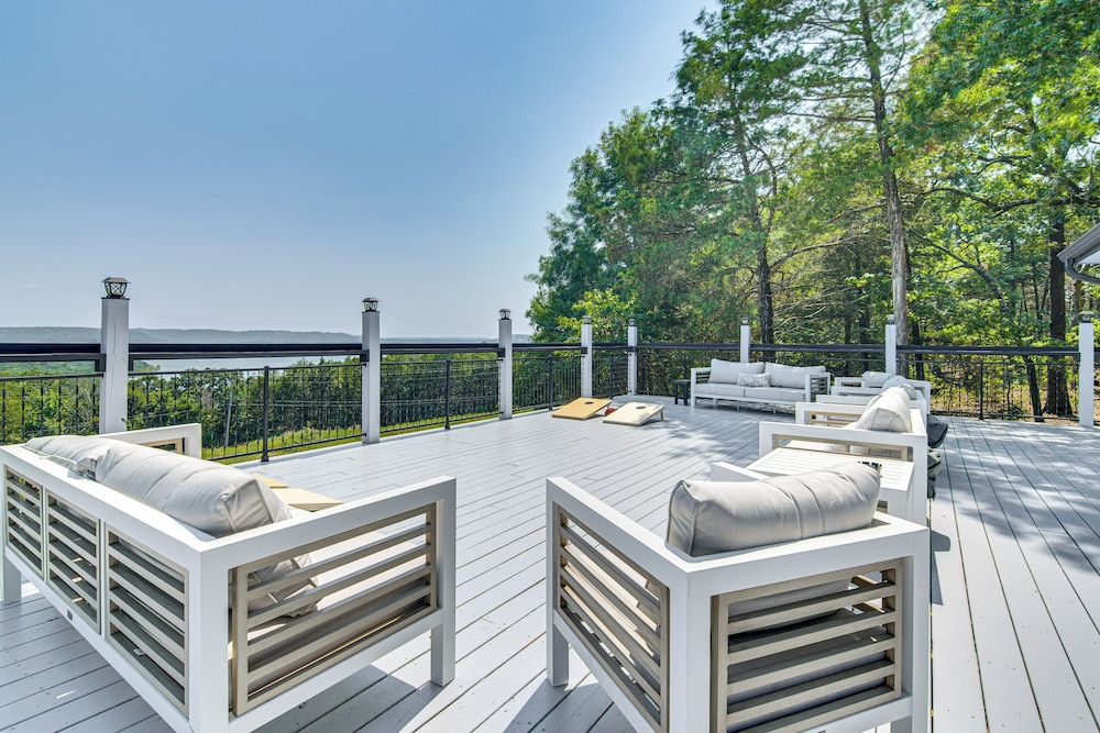 Lake View & Game Room On 3 1/2 Acres, Near Marina - Missouri