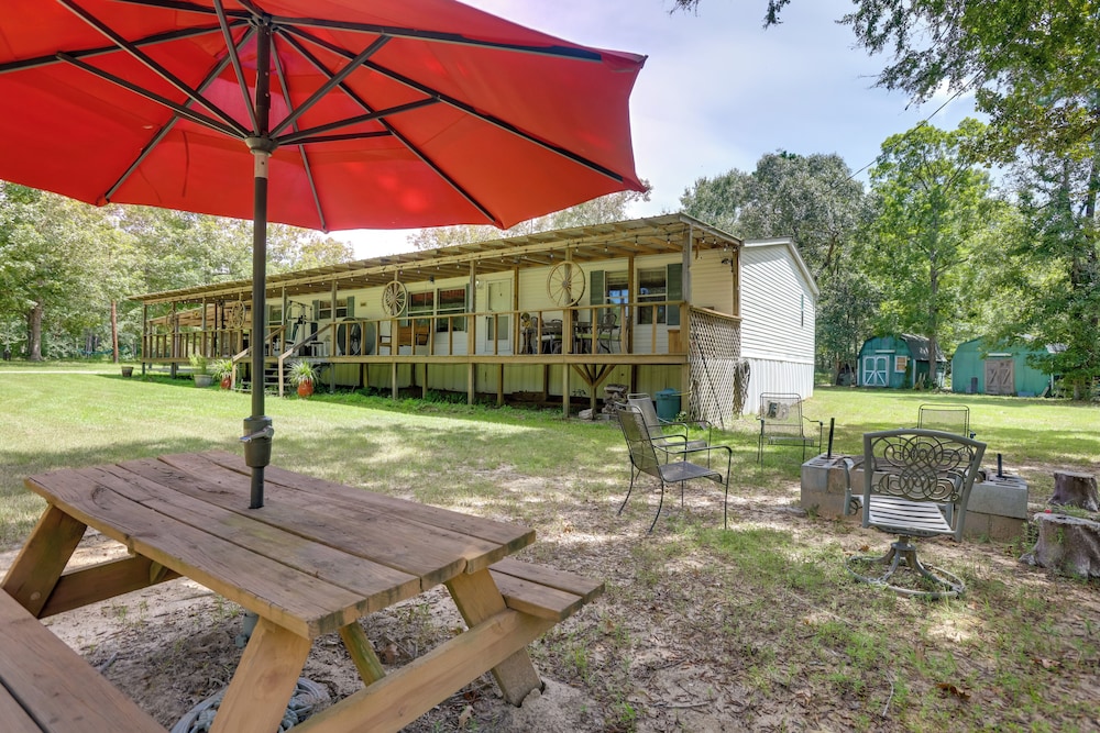 Play Games, Bike & Unwind: Cleveland Family Home! - Cleveland, TX