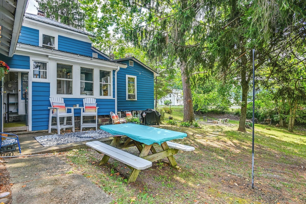 Boat & Unwind! Charming Atwood Lake Farmhouse - Ohio