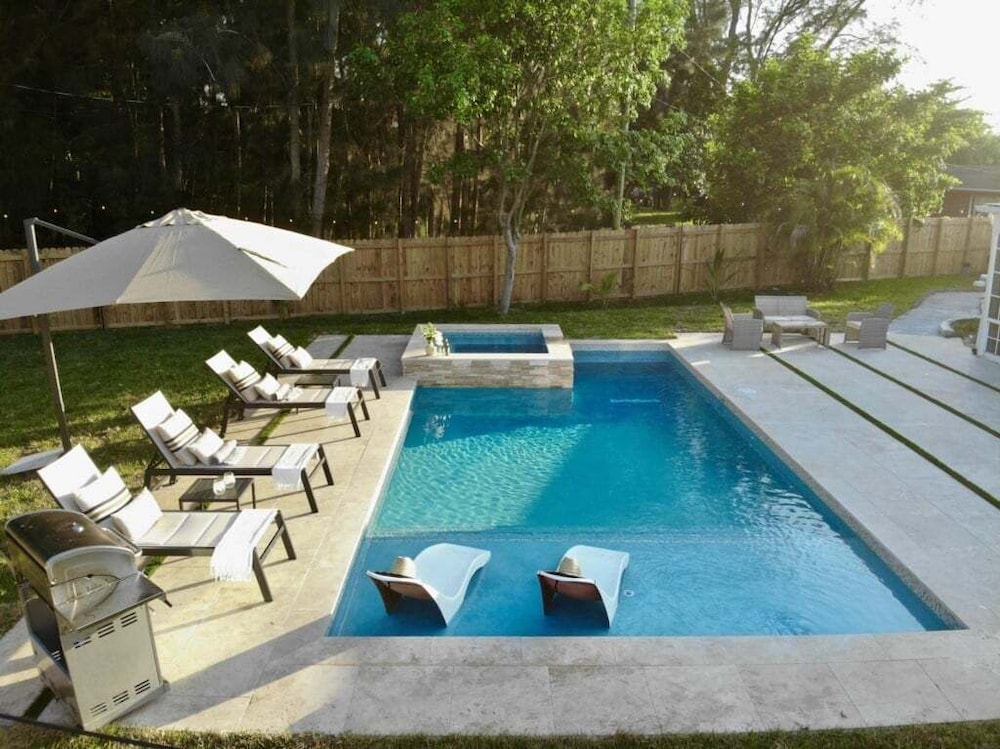 Fox Garden Luxury Boho Near Downtown & Beach 4 Bedroom Home - Fort Lauderdale, FL