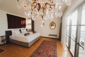 Suite Júnior, vista para o jardim | Cofre com capacidade para portátil 