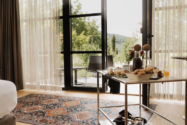 Suite Júnior, vista para o jardim | Cofre com capacidade para portátil