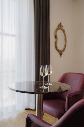 Suite Comfort, vista para o jardim | Cofre com capacidade para portátil 