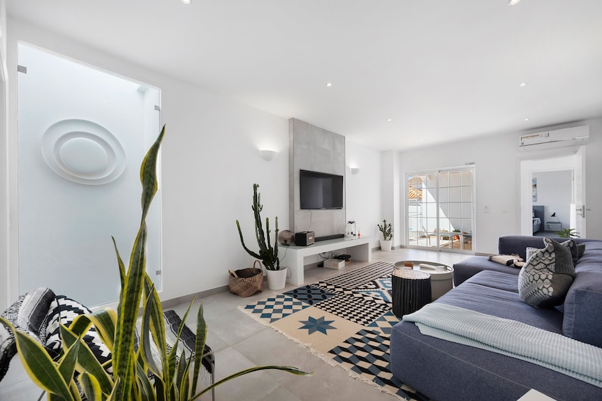 Vakantiehuis 'Surfers Sanctuary - Algarve' Met Uitzicht Op De Bergen, Wi-fi En Airconditioning - Sagres