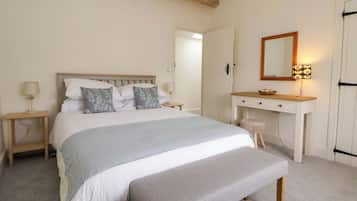 4 quartos, com decoração personalizada, com mobília individualizada