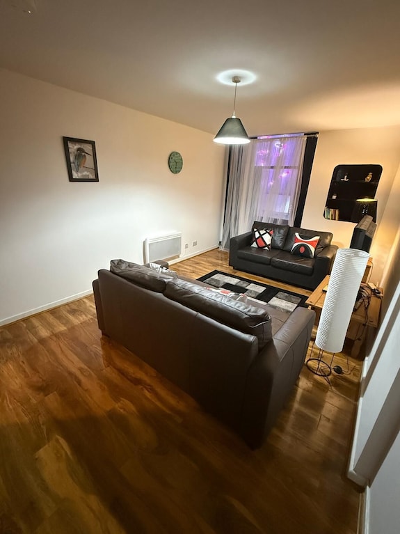 Cozy Stay For Lovers In City Center ,Easily Accessible To All Amenities . - Glasgow Queen Street Station