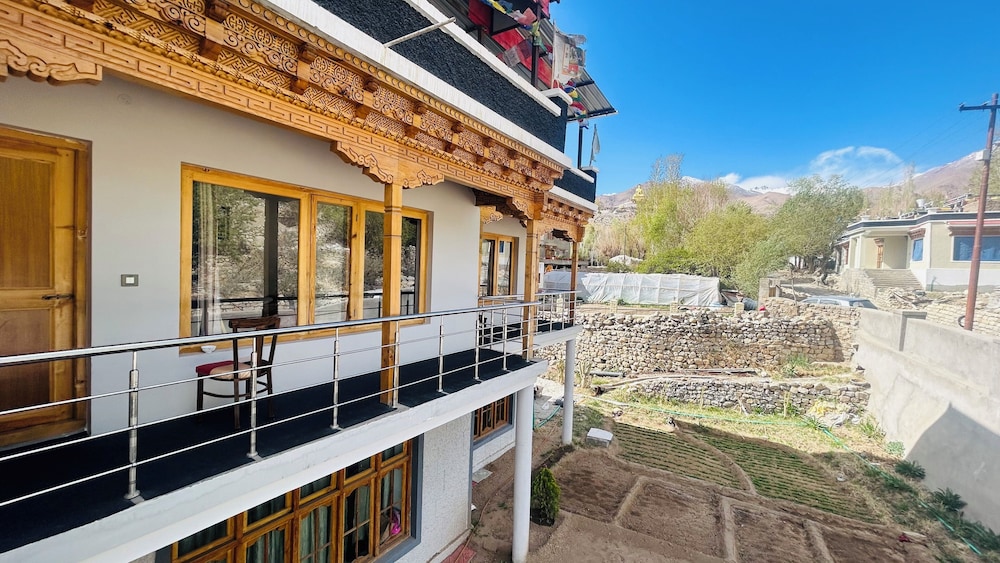 Hillside Homestay And Hostel - Leh