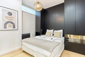 Apartamento | 3 quartos, secretária adequada para computadores portáteis