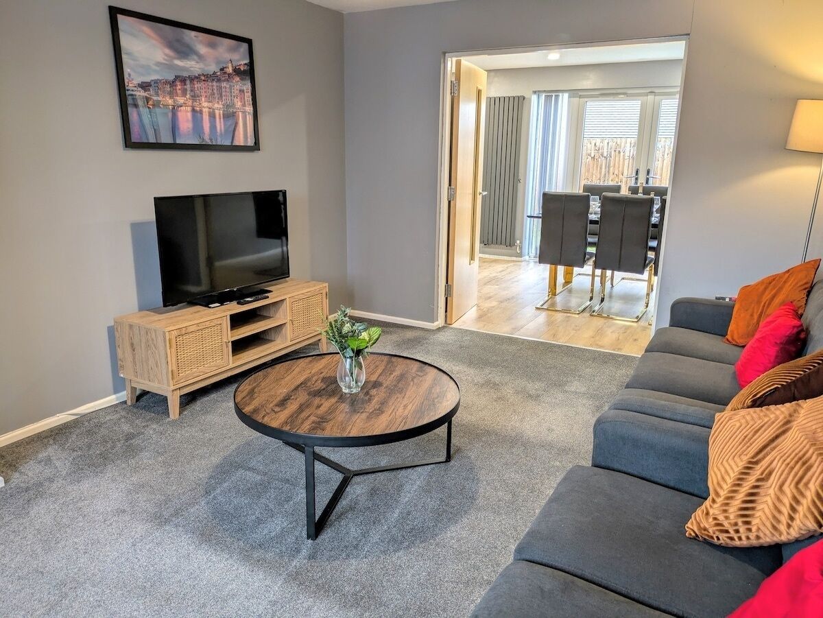 Tempting Telford, 4br Home, 3 Bathrooms, Parking - Ironbridge