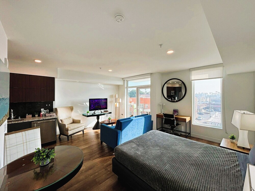 Cozy Modern Studio with WiFi + Fitness Amenities in Central KTown ...