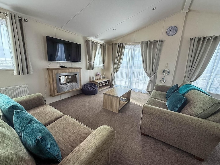 Stunning Lodge With Full Sea Views At Coopers Beach Holiday Park Ref 49019s - Essex