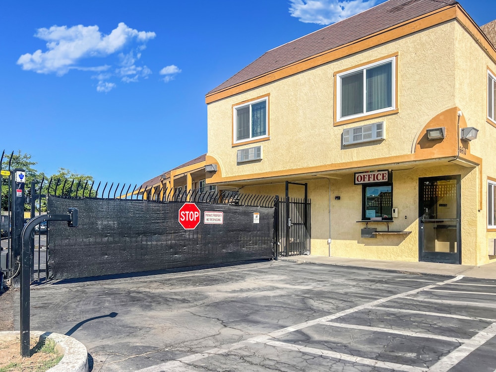 Value Suites Extended Stay - Sacramento