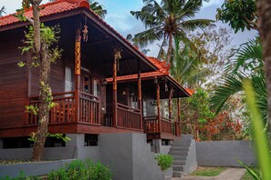 Quarto casal superior, vista para o jardim | Escrivaninha, Wi-Fi de cortesia