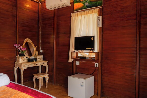 Quarto casal luxo | Escrivaninha, Wi-Fi de cortesia