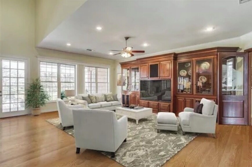 Luxury Mansion Heart Of Argyle Oversized One One Story Horses Are Welcome - Denton, TX