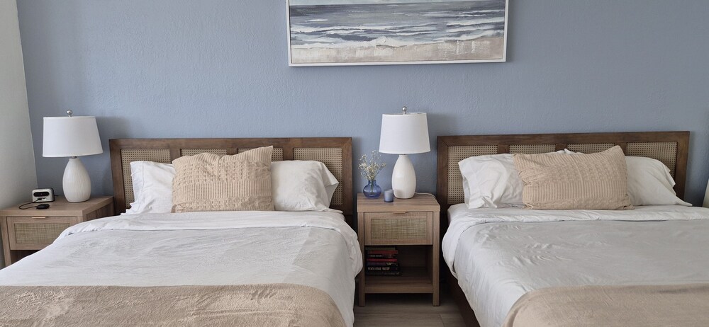 Soothing beachfront studio, ocean view, Ocean Manor - Fort Lauderdale ...