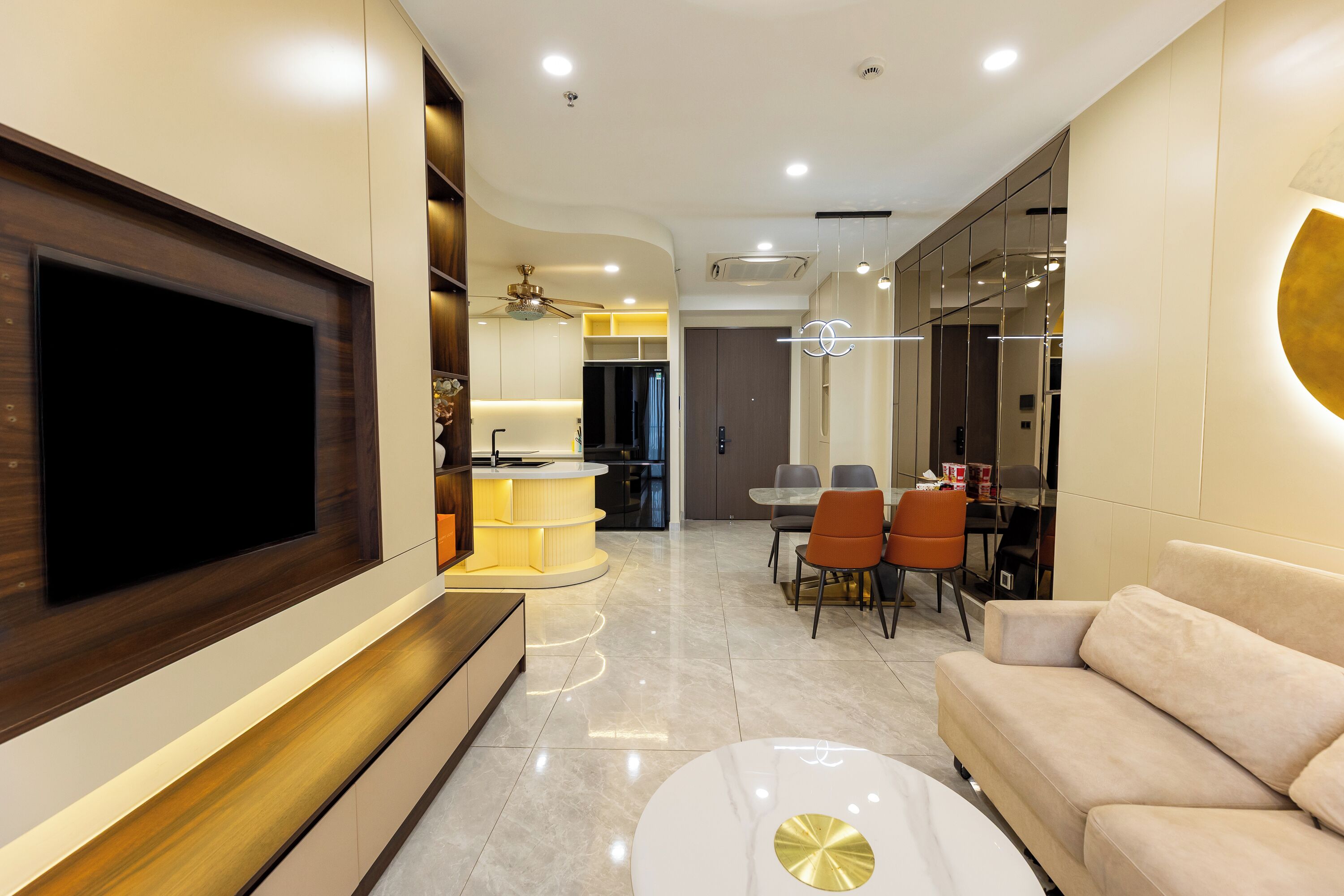 Apartamento luxo, 2 quartos, sacada, vista para a cidade | Área de estar
