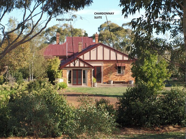 Pierrepoint Wines & Accommodation - Hamilton