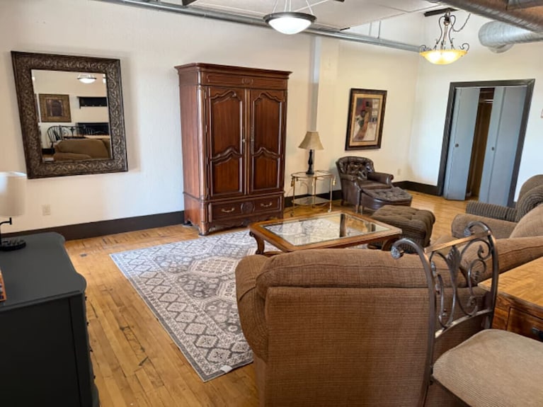 Harvester Loft | Levitt & River - 수폴스