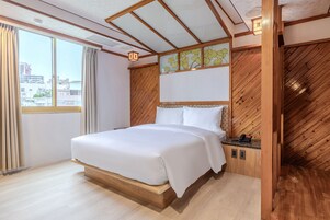 Quarto Duplo Deluxe, 1 cama de casal | Cortinas/cortinados opacos, ferro/tábua de engomar, Wi-fi grátis 