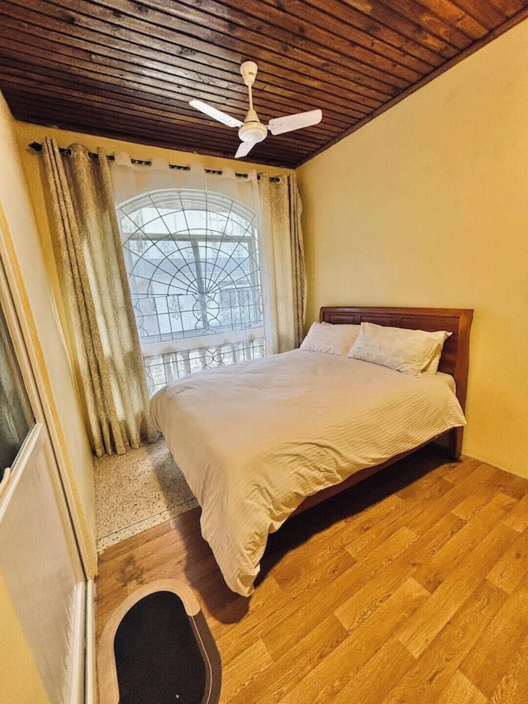 Minzi Homes | Cozy Green Escape With Balcony Views - Dar es Salaam