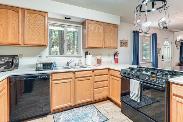 Hike, Swim, Golf: Family Retreat In Arnold! - Murphys, CA