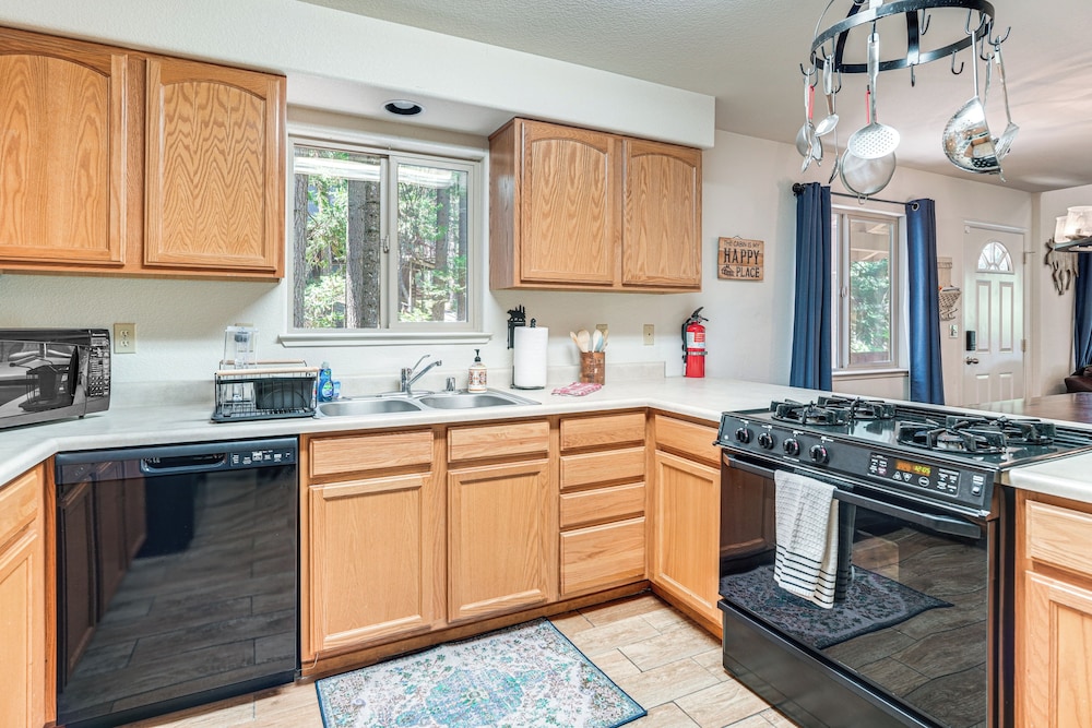 Hike, Swim, Golf: Family Retreat In Arnold! - Murphys, CA