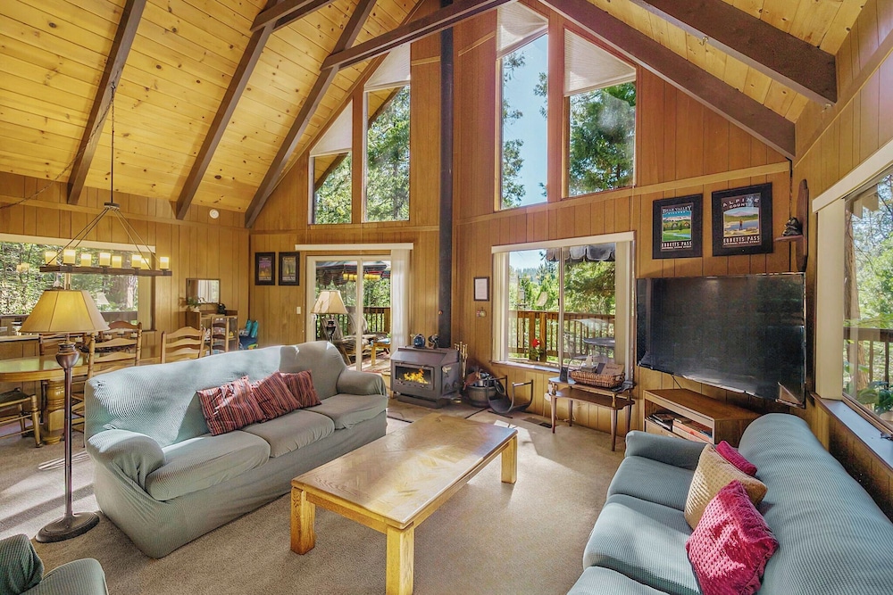 Walk To Fly-in Lake: Blue Lake Springs Cabin! - カリフォルニア州