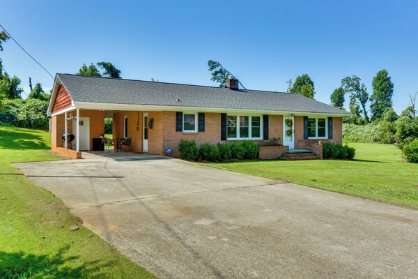 8 Mi To Clemson: Peaceful Family Home W/ Yard - Walhalla, SC