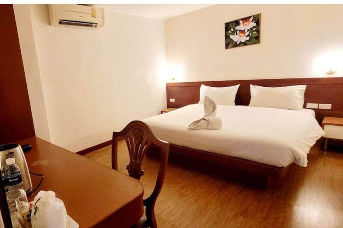 Quarto casal standard, sem janelas | Roupa de cama