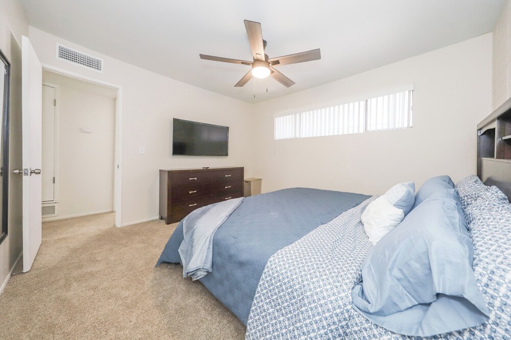 University 2bdrm Condo in Prime Location, walk to shops, food and the ...