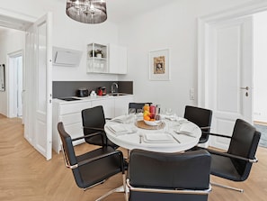 Apartamento luxo, 3 quartos, para não fumantes, ar-condicionado | Opções para refeição no quarto