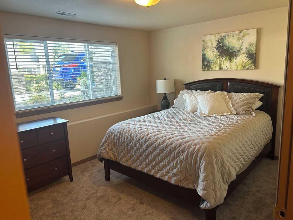 Spacious 2BR Apt located on Highlands Golf Course in Beautiful Post ...