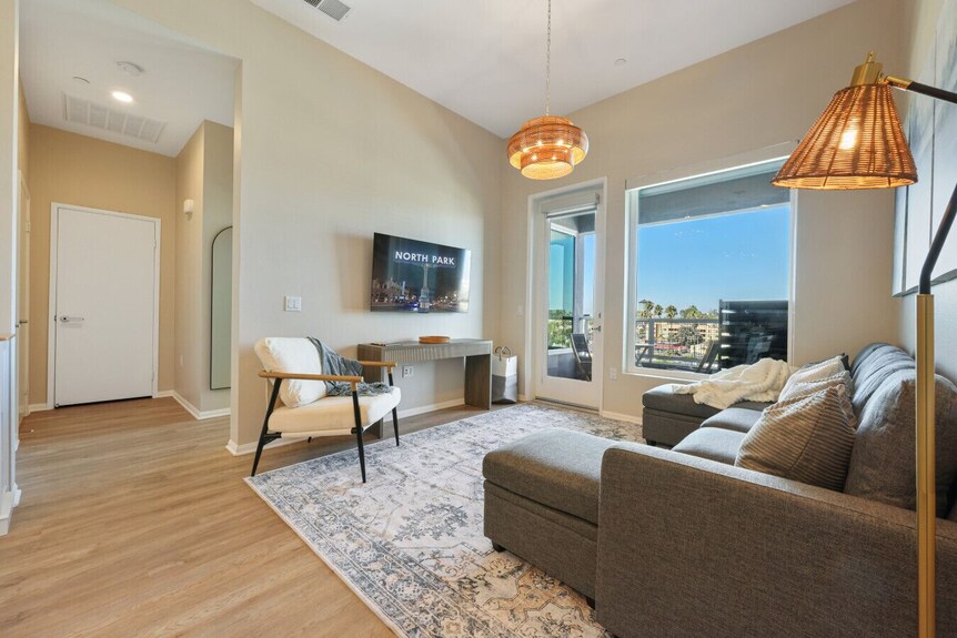 New N Park 2 Br Penthouse~king Beds~workspaces~views~parking! - Tierrasanta - San Diego