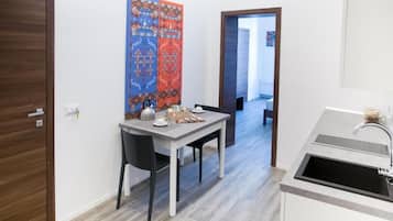 Apartamento Clássico, varanda | Cozinha privada