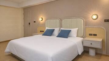 Quarto Duplo Deluxe, 1 cama king-size, sem janelas | Wi-fi grátis, roupa de cama fornecida