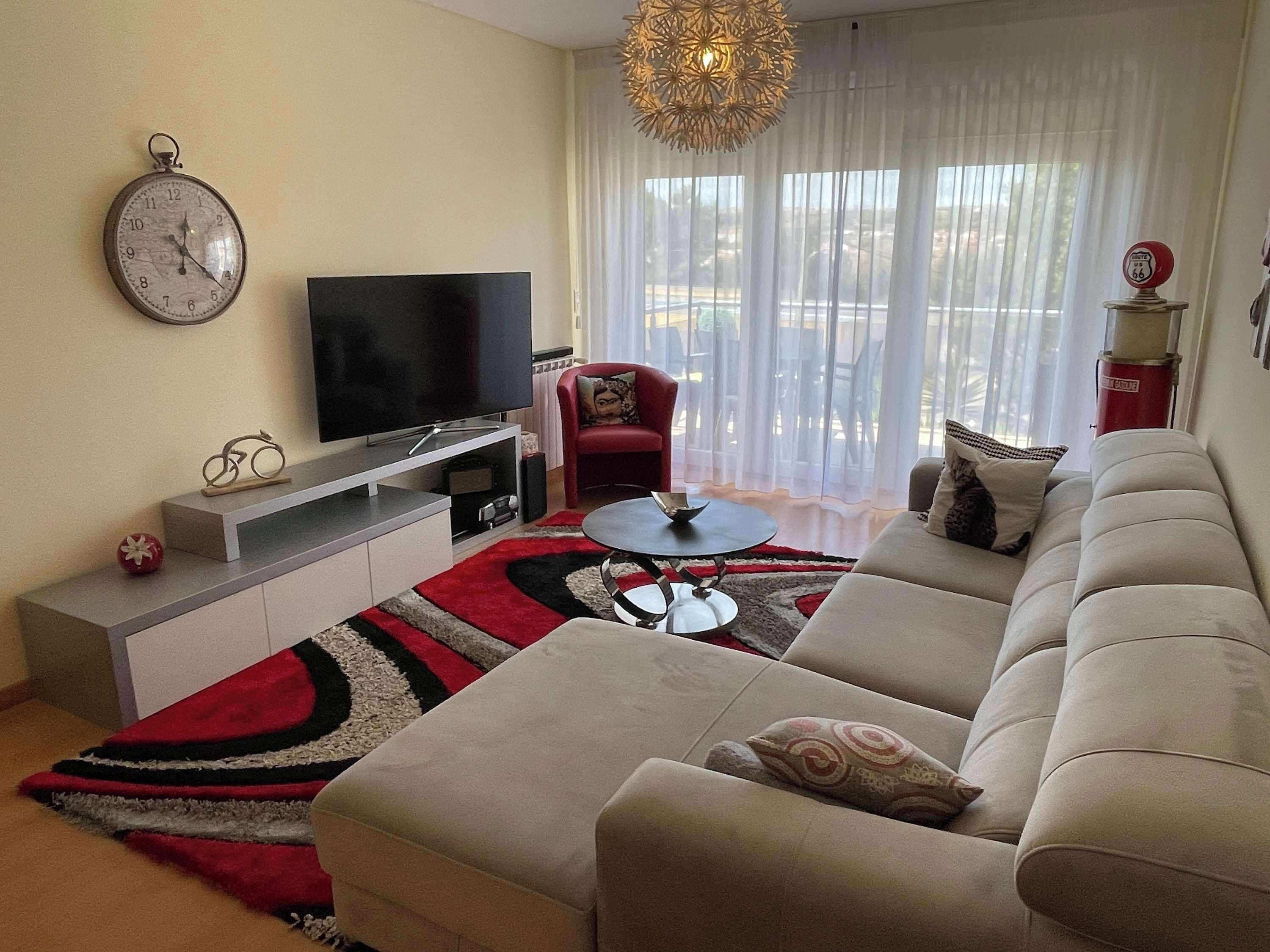 Apartamento Elegante Y Espacioso Con Balcón: Ideal Para Familias O Parejas. - Atalaia