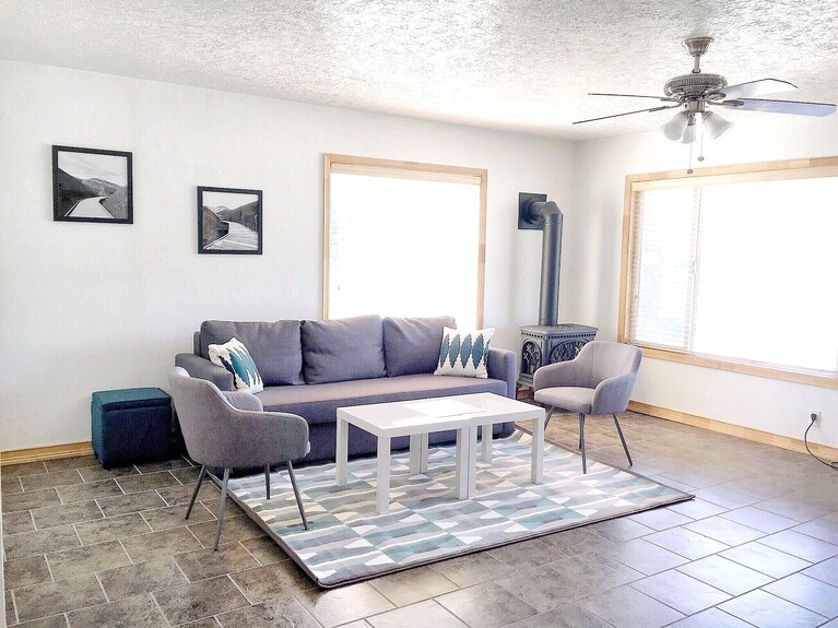 Clean, Fully Stocked Home In Mitchell. - John Day Fossil Beds