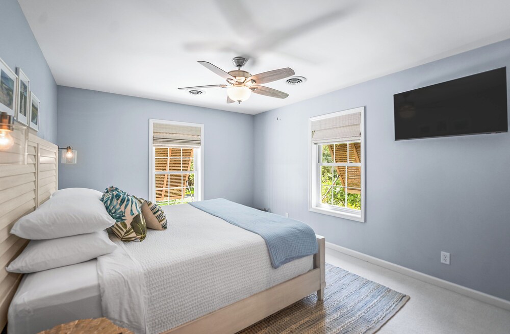 NEW - King Suite - Golf Cart - Park Pass - No Gate Fees - Pool Open ...