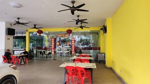 Estúdio, 1 quarto, acessível, varanda | Restaurantes
