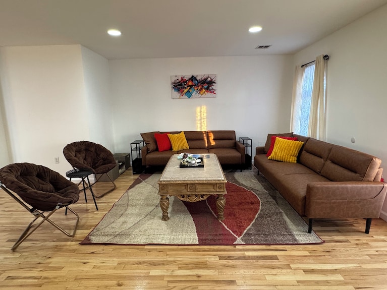 Cityscape Retreat In Jersey City. Spacious Apt For Short And Long Term Stay. - Carousel, Brooklyn