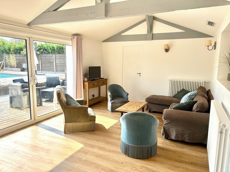 Family Home - Sleeps 10 - Heated Pool - Air Conditioning - Burdeos