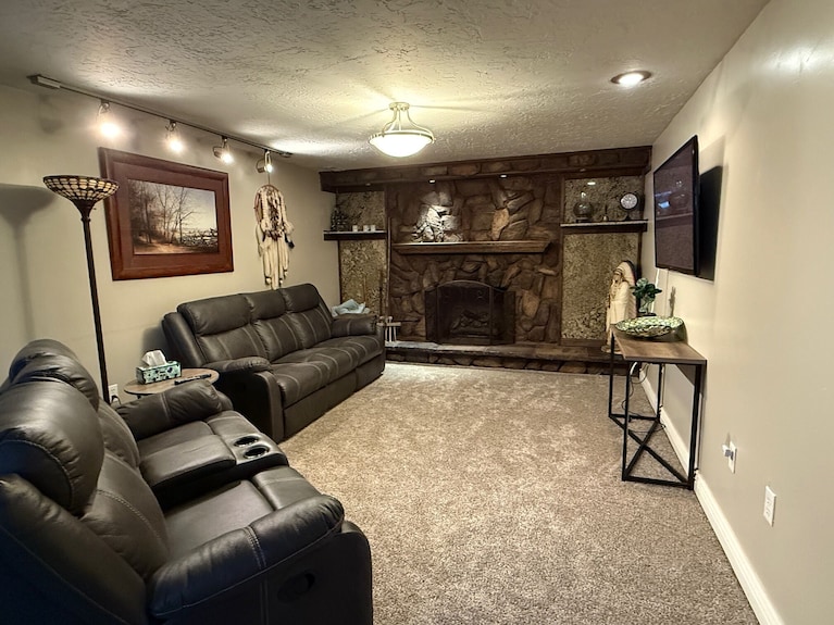 Charming 3-bedroom Private Basement Suite In Layton With Everything You'll Need. - Layton, UT