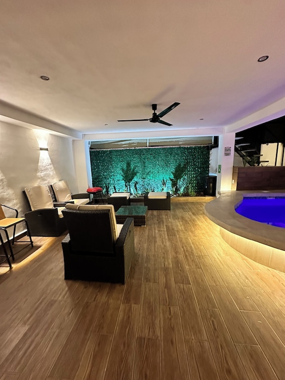 Casa Hermosa De 7 Recámaras Frente Al Mar Con Alberca Privada - Isla Mujeres