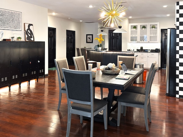 Bishop Hostel - Texas