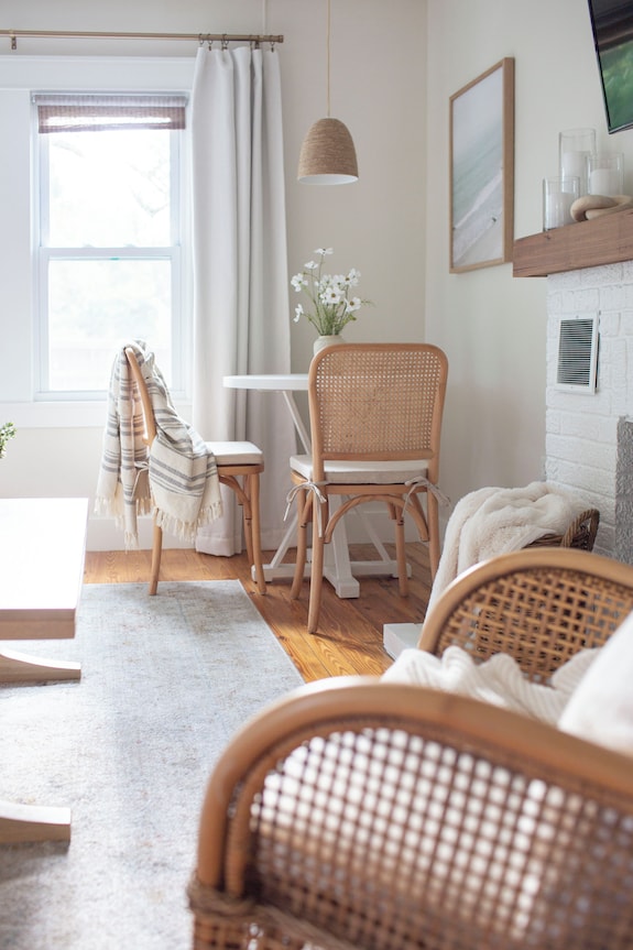 Cozy & Bright Fully Renovated Coastal Cottage - Zephyrhills, FL